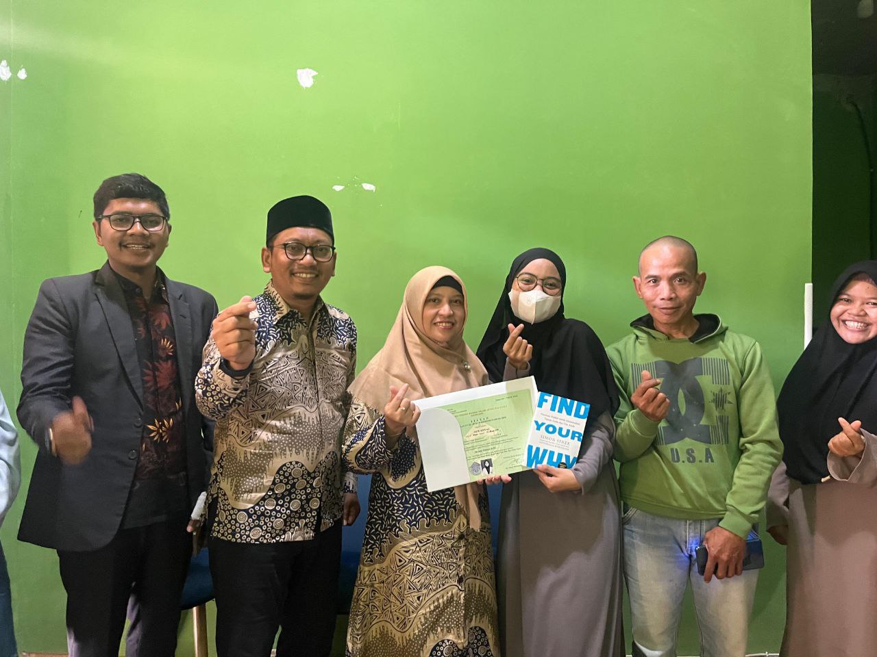 Pengambilan Ijazah: Langkah Baru Para Penerima Beasiswa RQV Indonesia ...