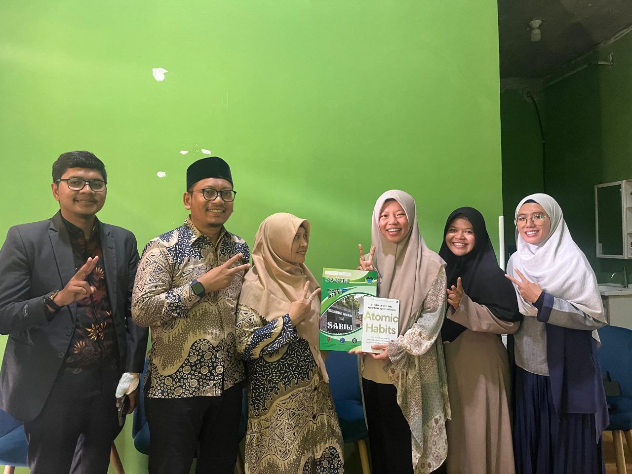 Pengambilan Ijazah: Langkah Baru Para Penerima Beasiswa RQV Indonesia ...